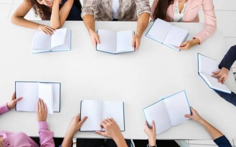 How to Start a Successful Book Club: A Comprehensive Guide - Mind Joggle