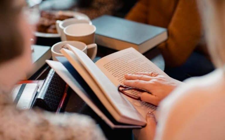 How to Start a Successful Book Club: A Comprehensive Guide - Mind Joggle