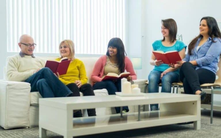 How to Start a Successful Book Club: A Comprehensive Guide - Mind Joggle